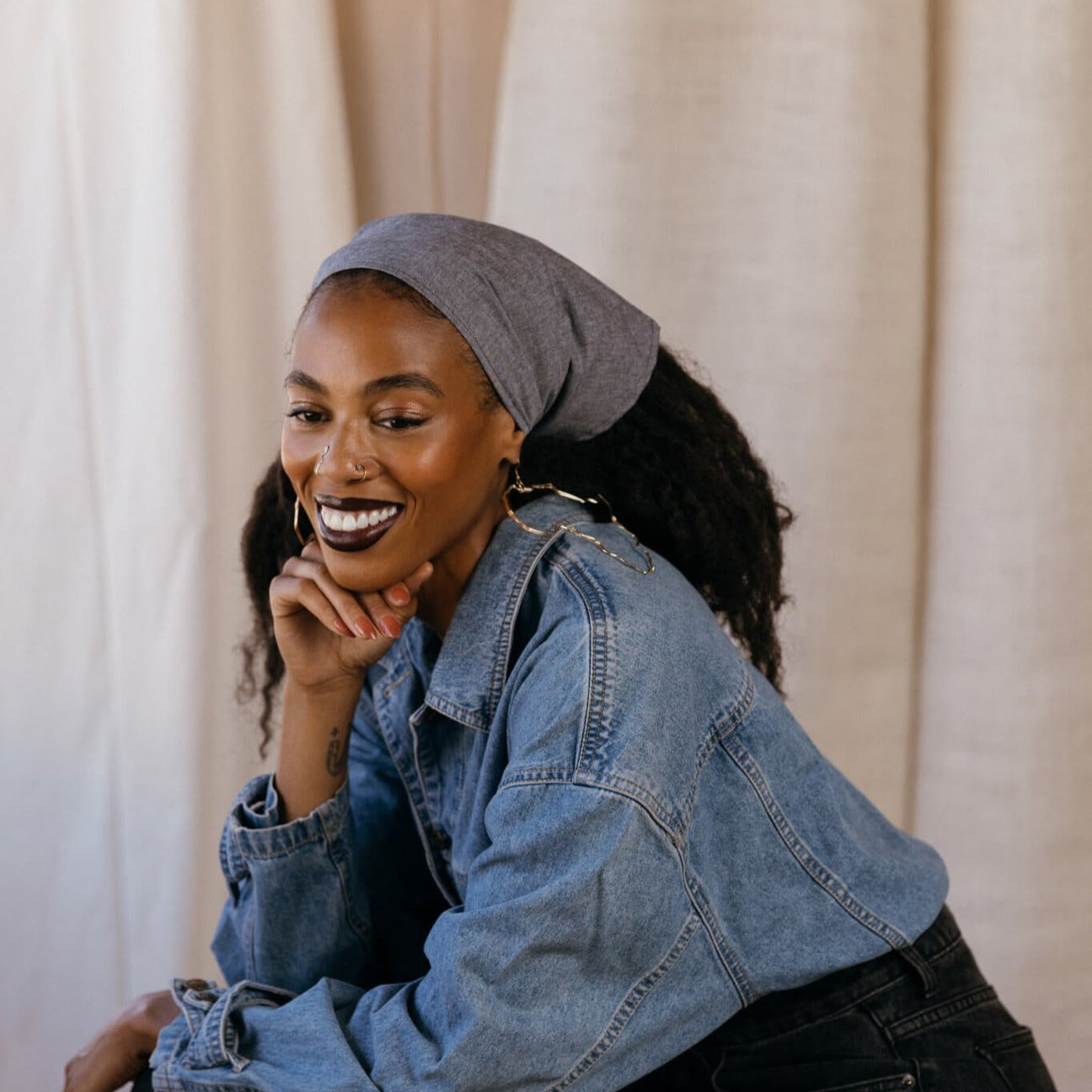 Poze Grey Denim Triangle Bandana – Fanm Djanm